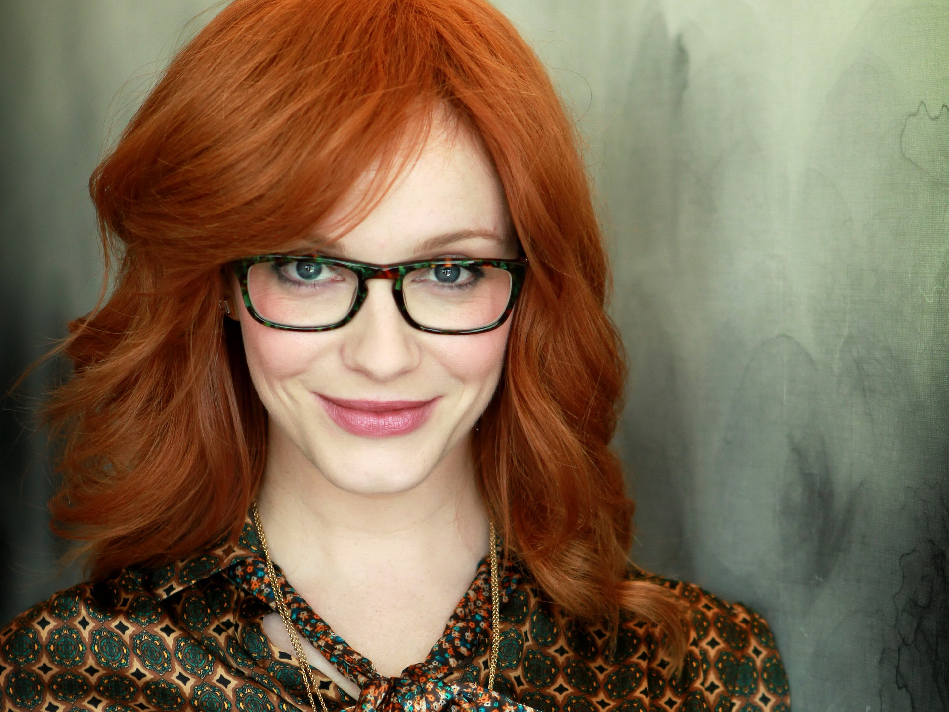 14 Reasons Why Prescription Glasses Are Better Than Contact Lenses